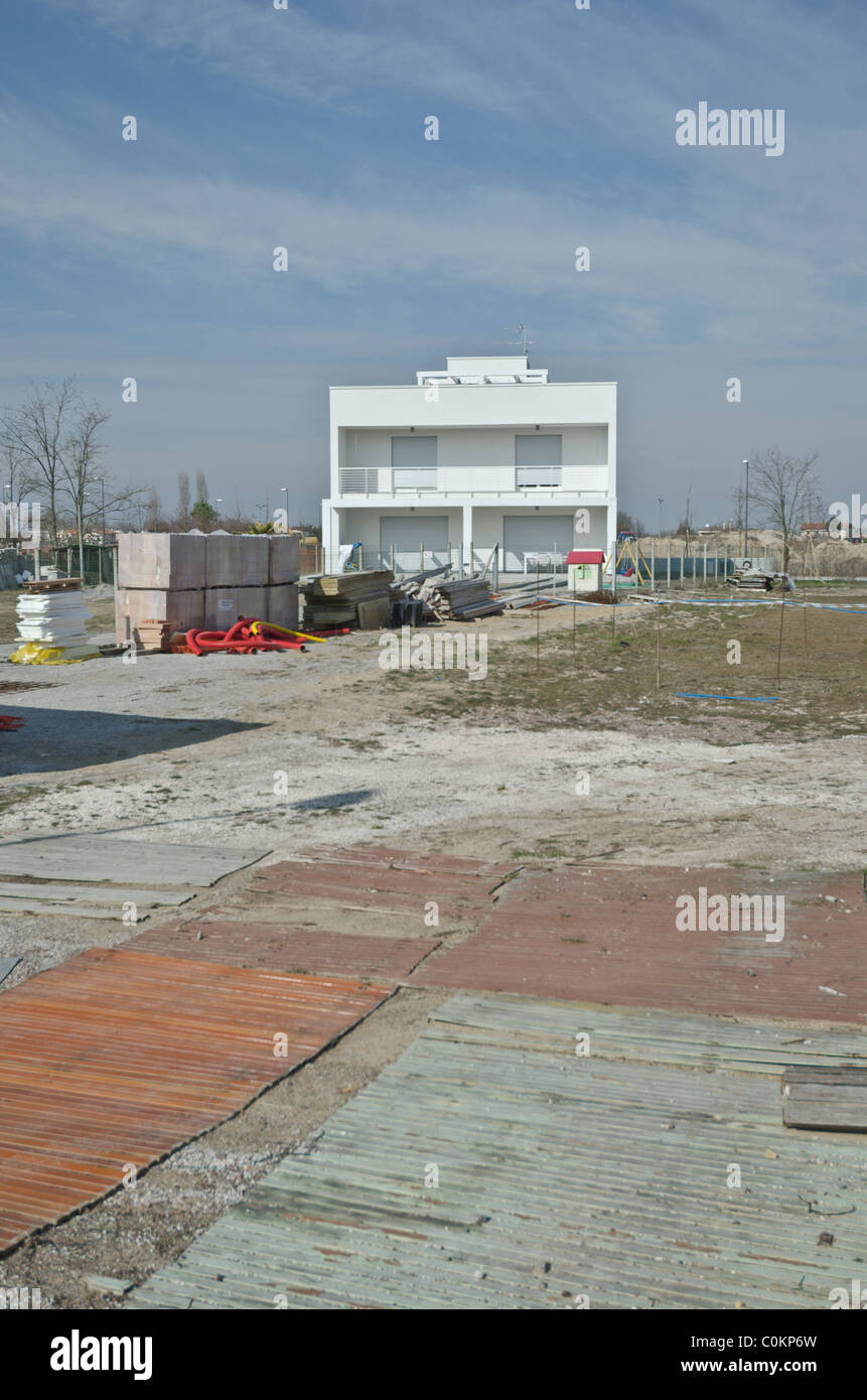 Wasteland building hi-res stock photography and images - Alamy