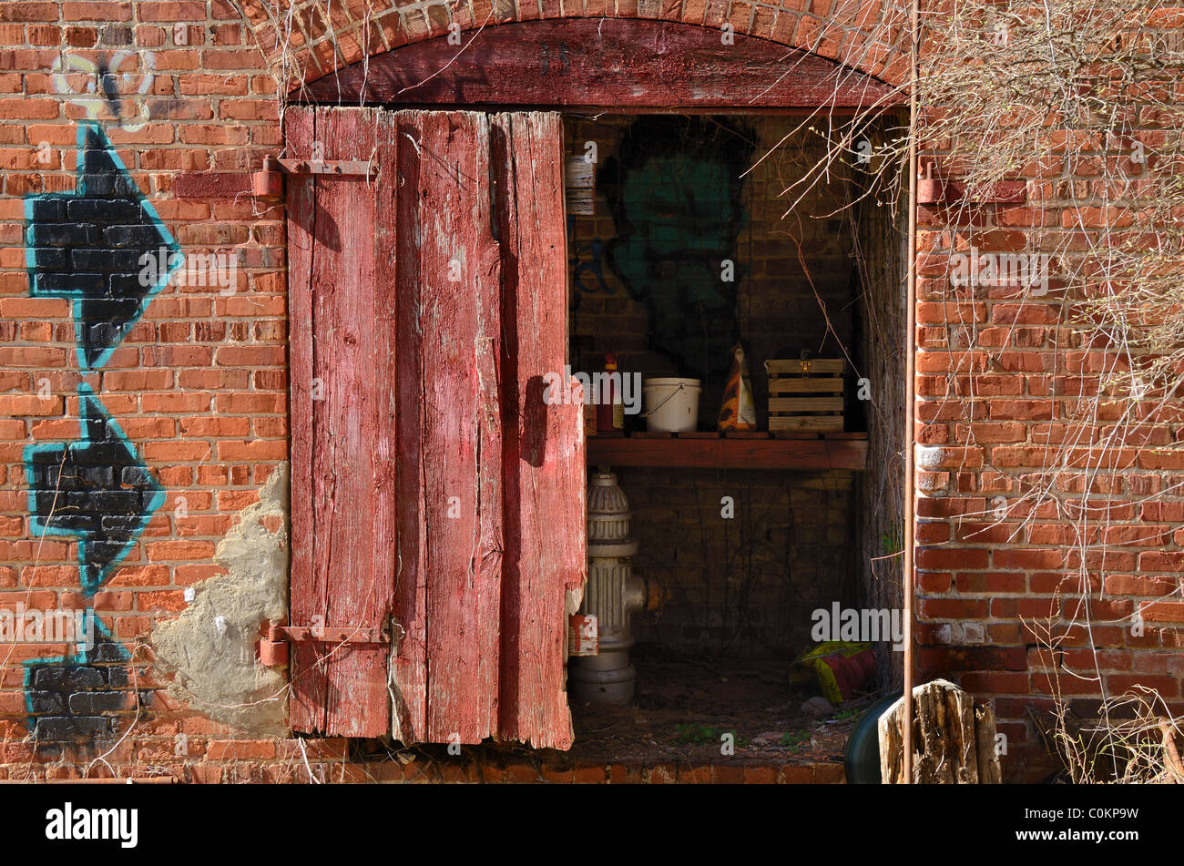 A gritty brick shed with graffiti Stock Photo - Alamy