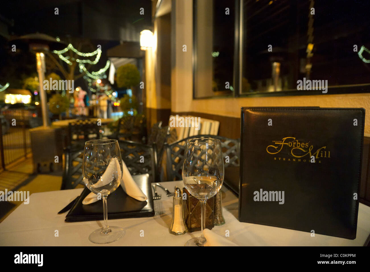 Upscale steakhouse hi-res stock photography and images - Alamy