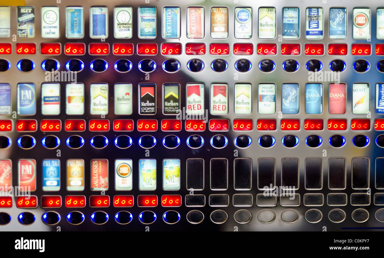 Cigarette machine hi-res stock photography and images - Alamy