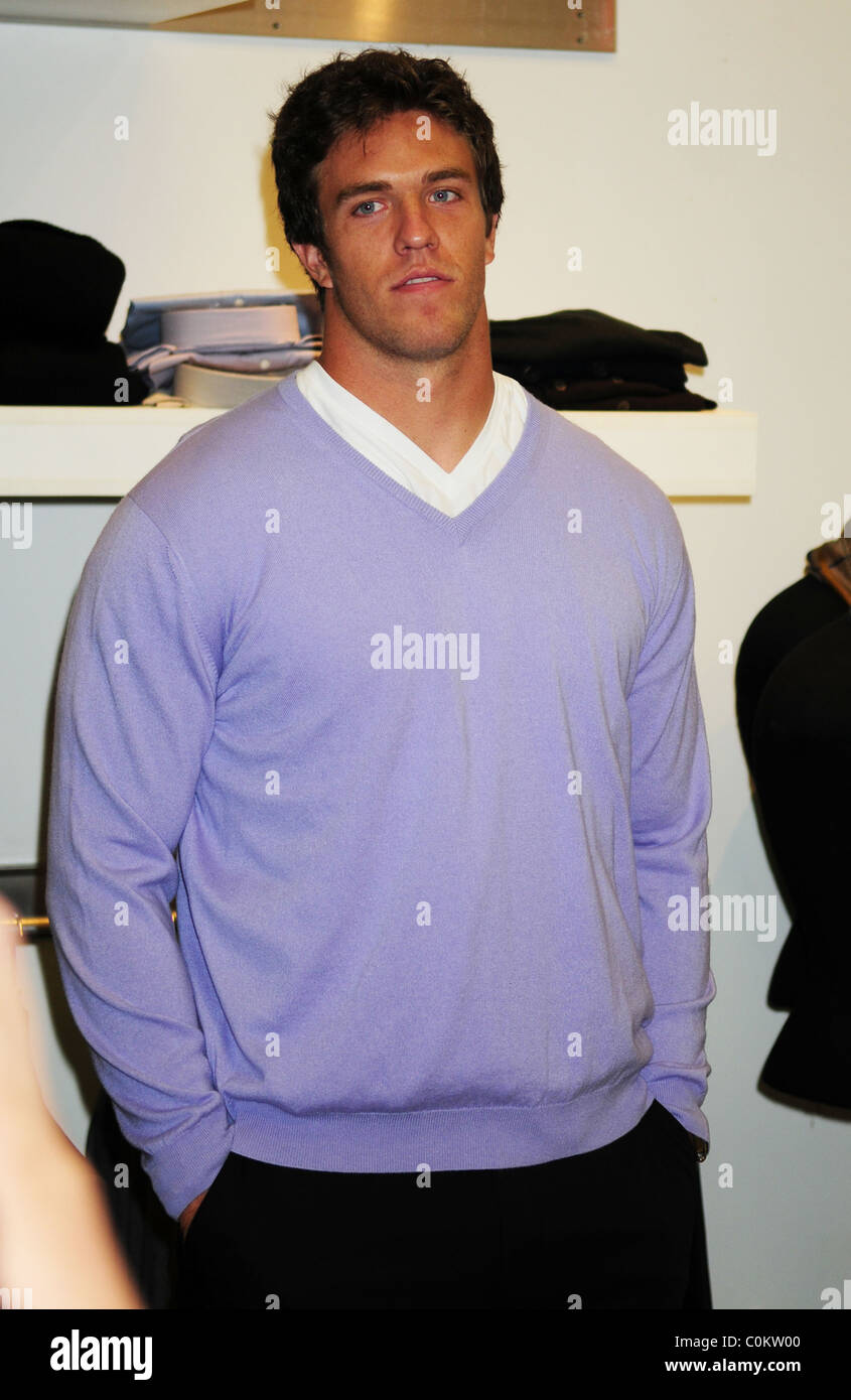 Philadelphia Eagles linebacker Stewart Bradley shops at Jacques Ferber ...