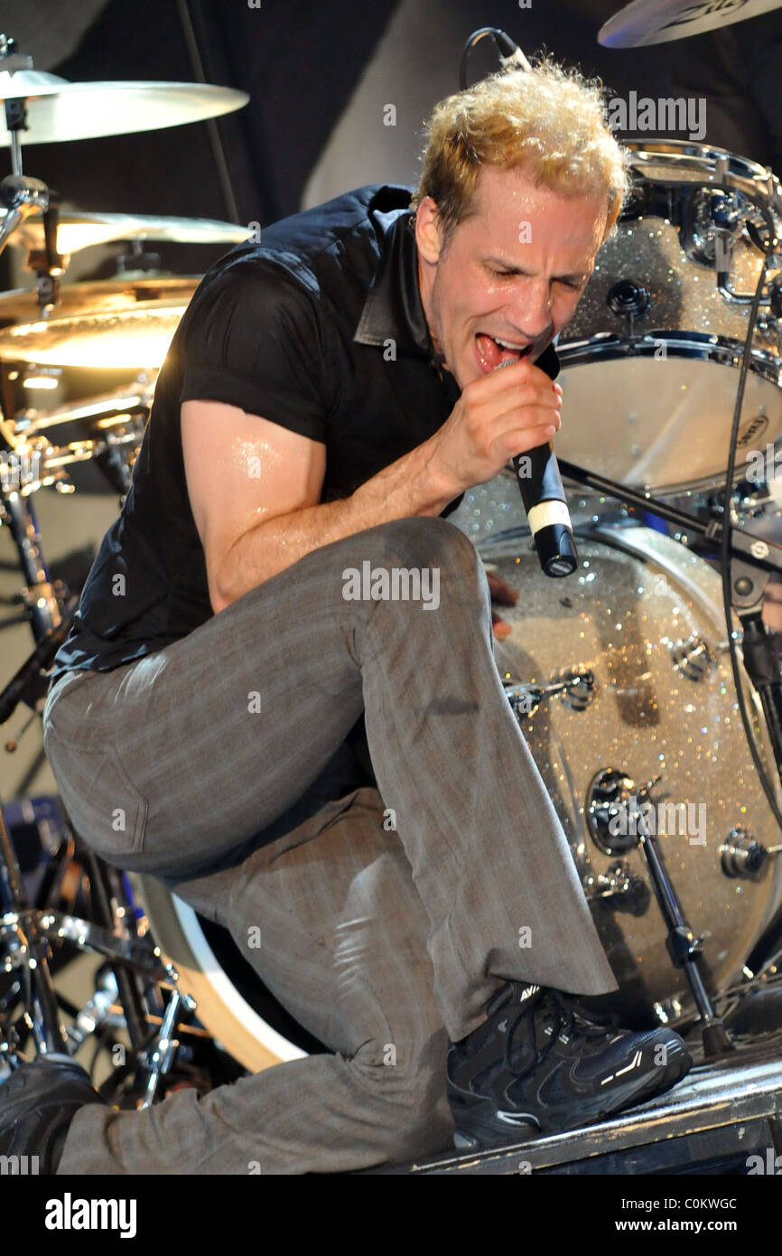 Gary cherone of extreme hi-res stock photography and images - Alamy