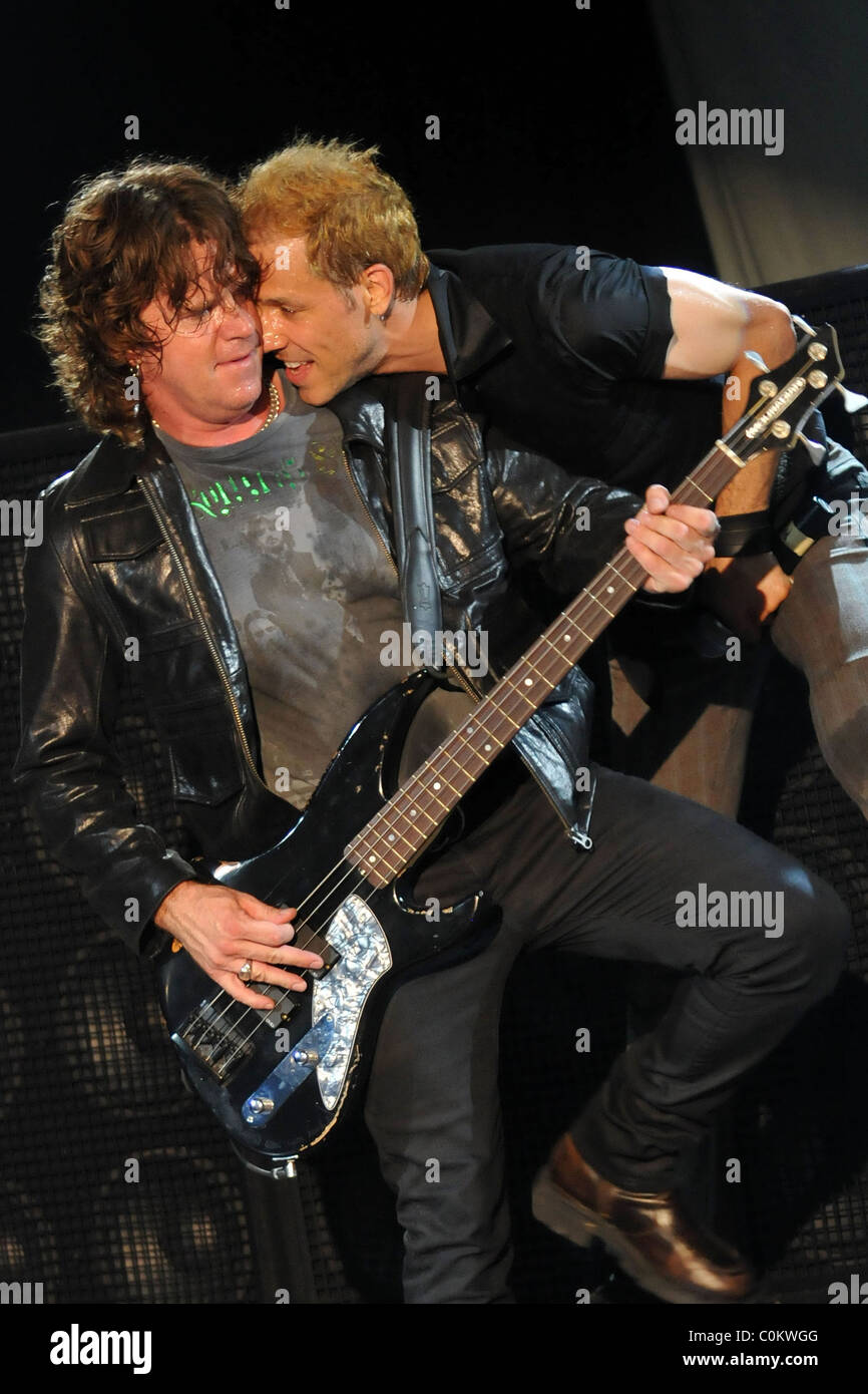 Pat badger and gary cherone hi-res stock photography and images - Alamy
