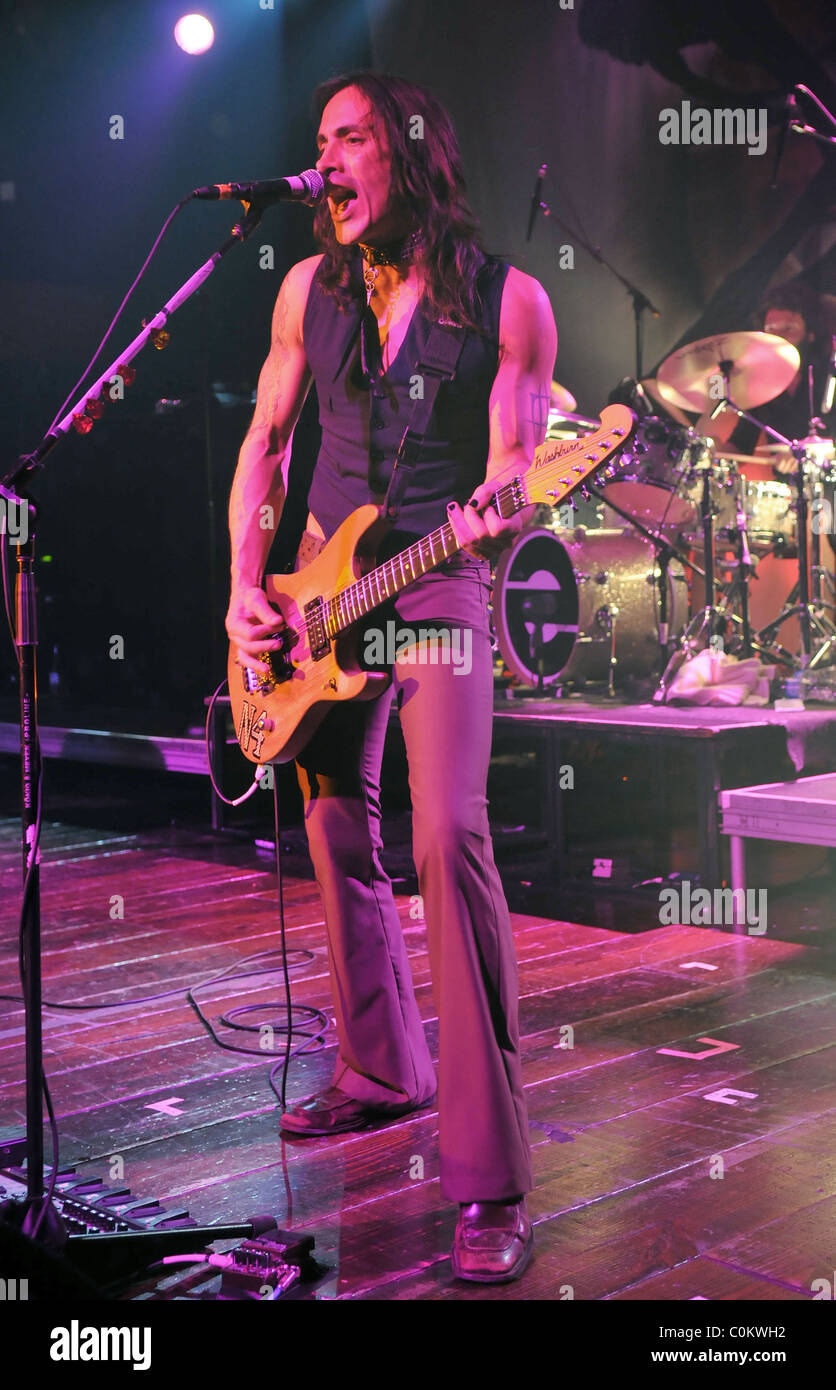 Nuno bettencourt hi-res stock photography and images - Alamy