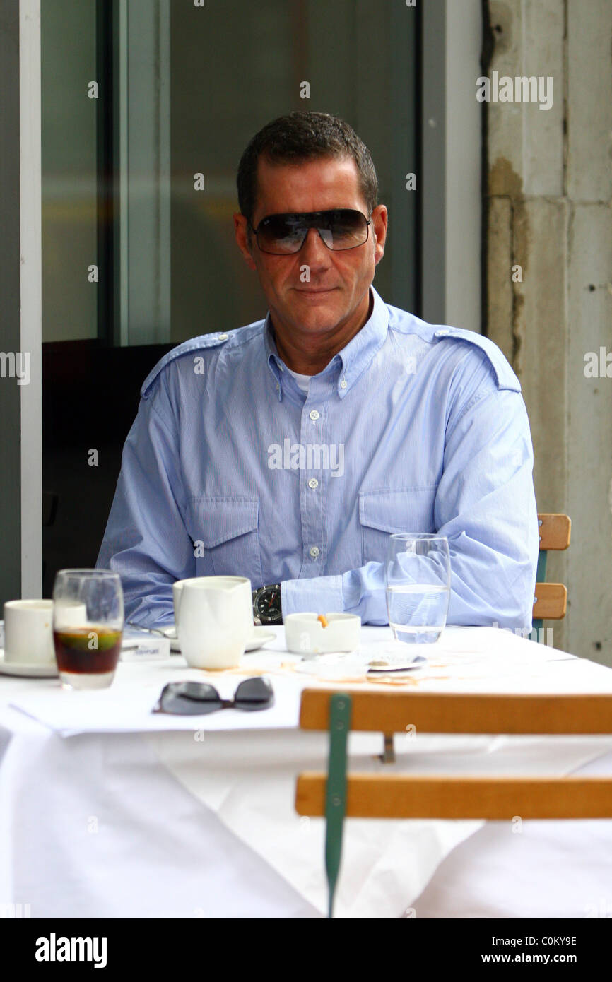 Dale Winton leaves a small tip and large mess on his table after ...