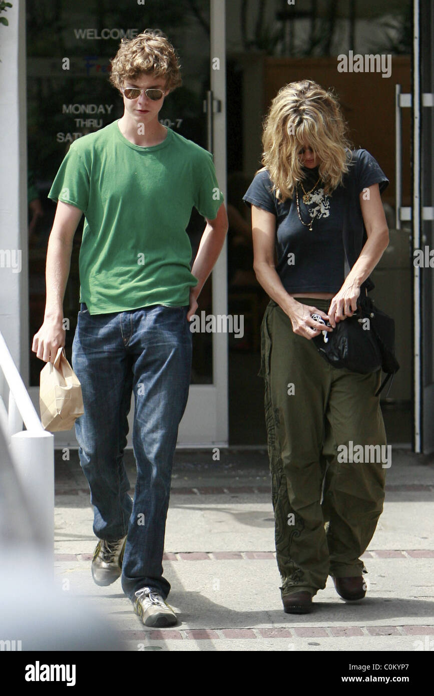 Meg ryan and jack quaid hi-res stock photography and images - Alamy