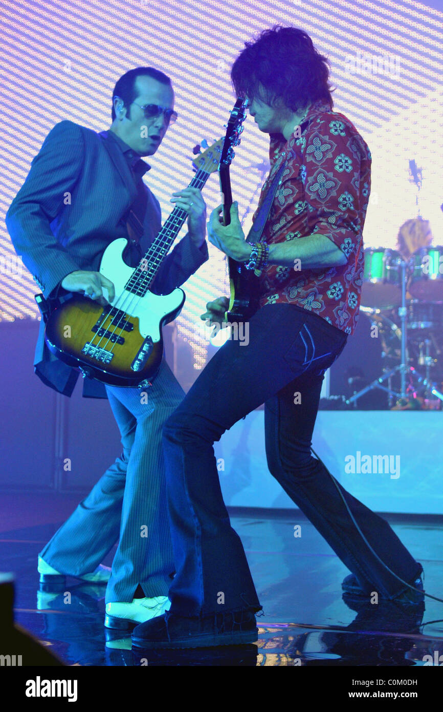 Robert DeLeo and Dean DeLeo of The Stone Temple Pilots perform at the ...