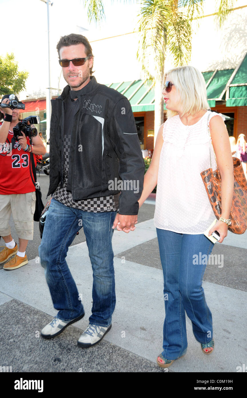 Tori Spelling and Dean McDermott leave La Scala restaurant after having ...