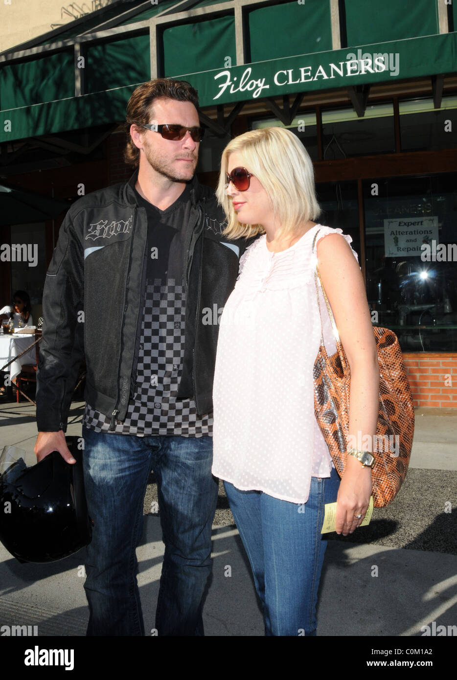 Tori Spelling and Dean McDermott leave La Scala restaurant after having ...