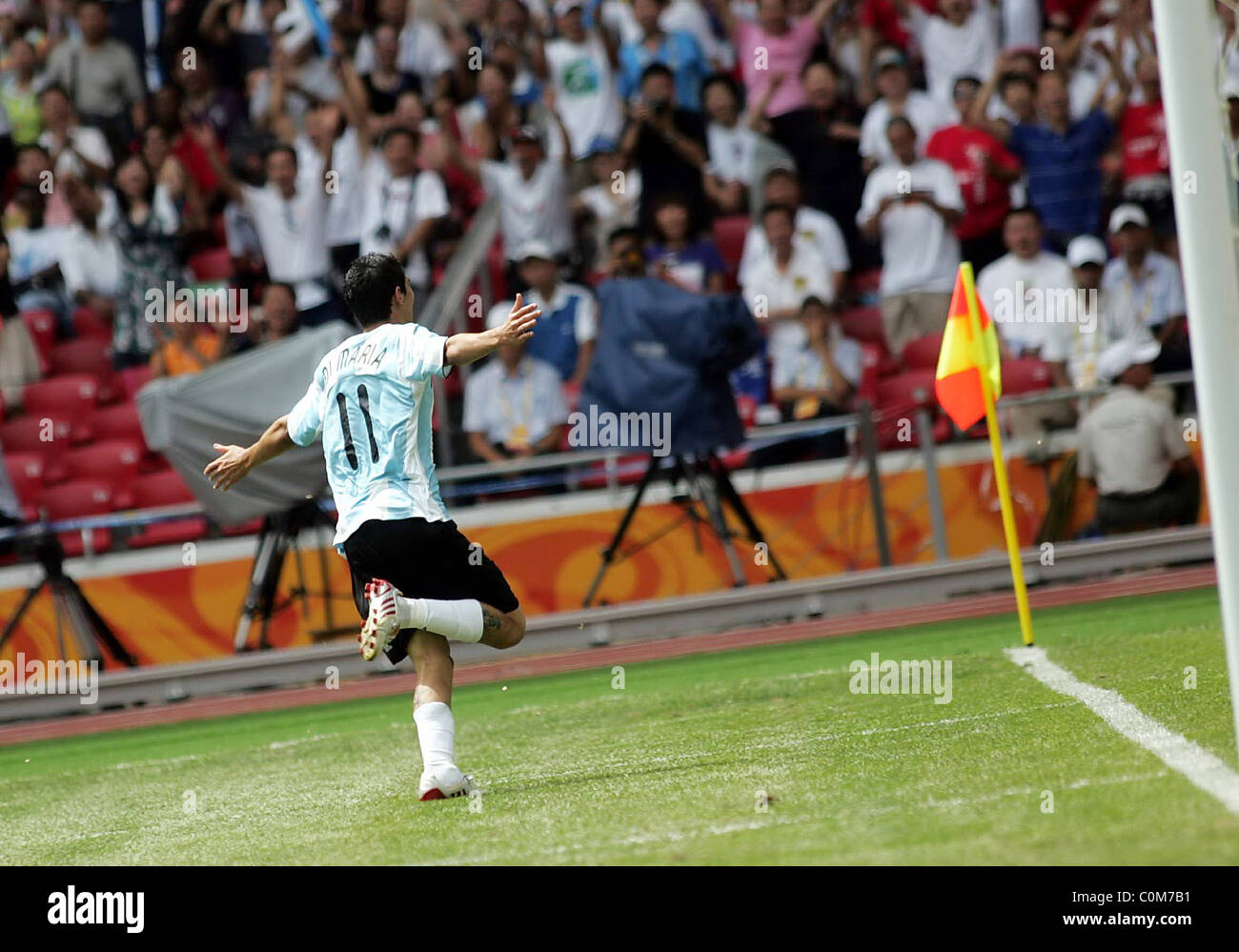 Angel Di Maria celebrates the winning goal Defending Olympic champions ...