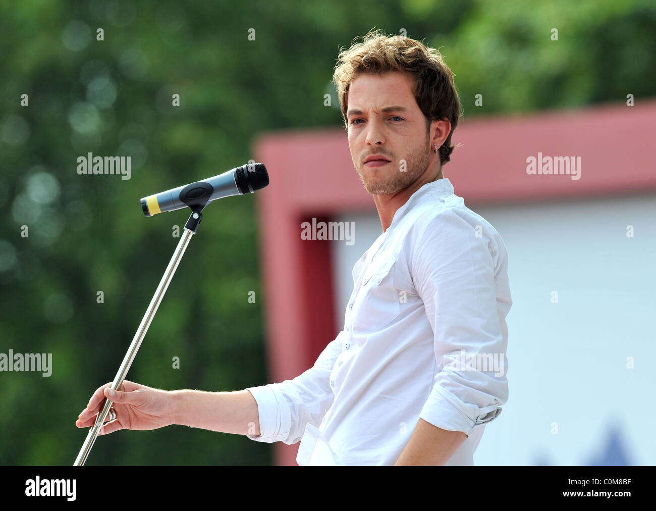 James Morrison The Olympic handover celebrations - The Visa 2012 Party ...