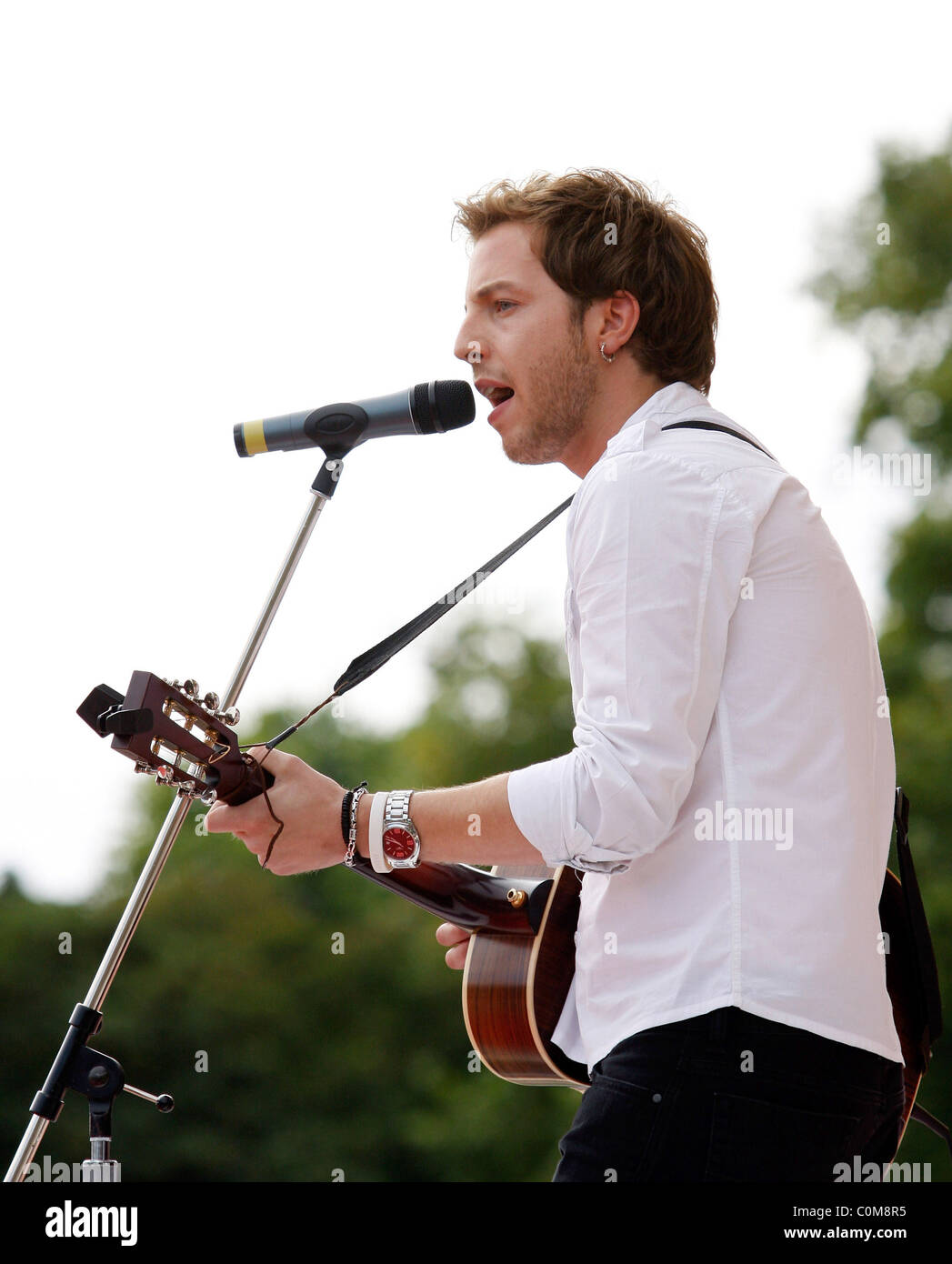 James Morrison The Olympic handover celebrations - The Visa 2012 Party ...