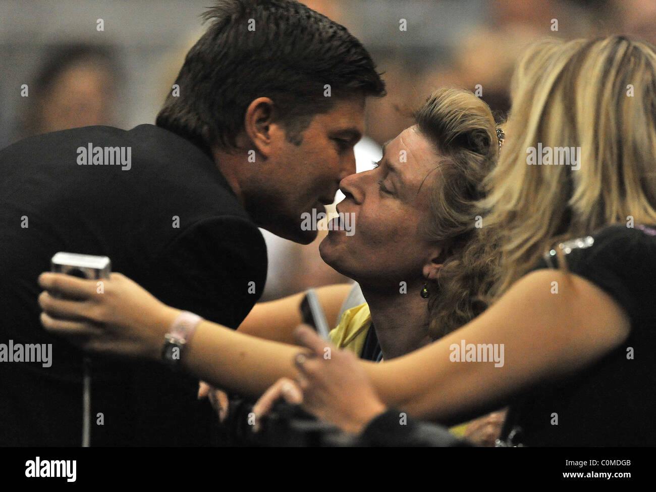 Kenny Goss George Michael performs his last concert at Earls Court ...