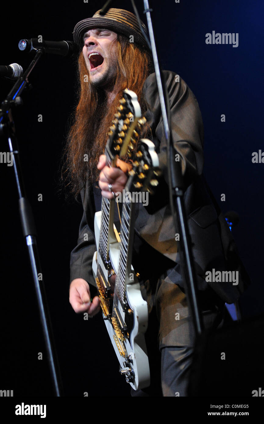 Bo Bice of 40 Years Ago Today performing The Beatles' 'Sgt. Pepper's ...