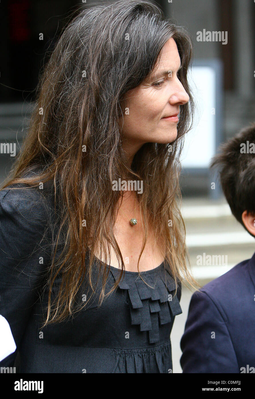 Elizabeth West leaves the High Court with former husband Salman Rusdie ...