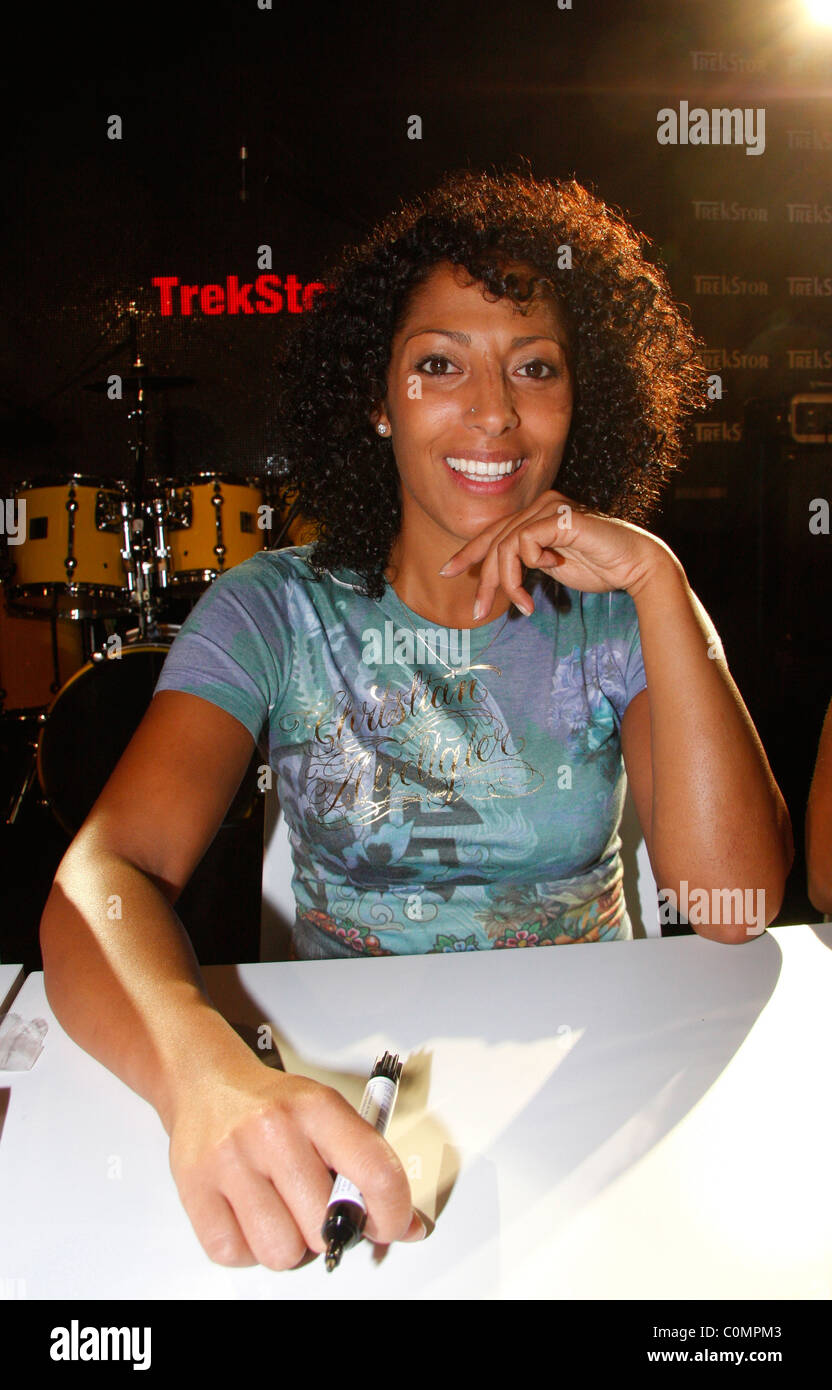 Jessica Wahls No Angels signing autographs at IFA consumer electronics ...