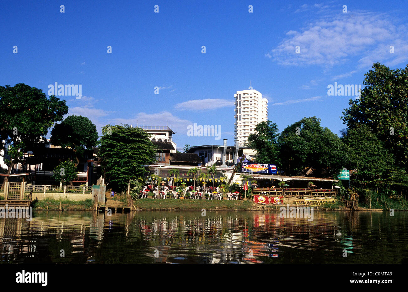 Riverside cafe asia hi-res stock photography and images - Alamy