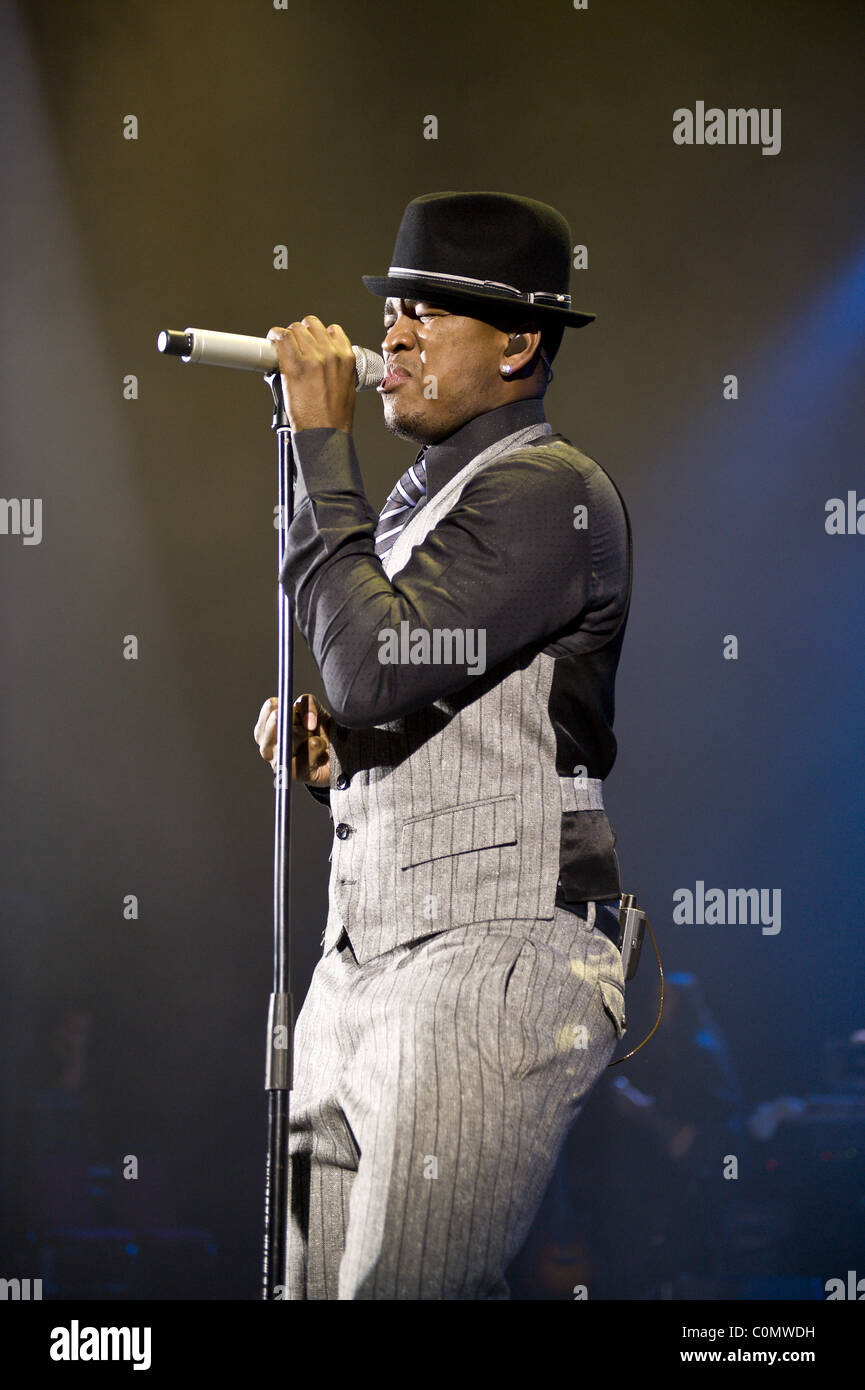 Neyo performing hi-res stock photography and images - Alamy