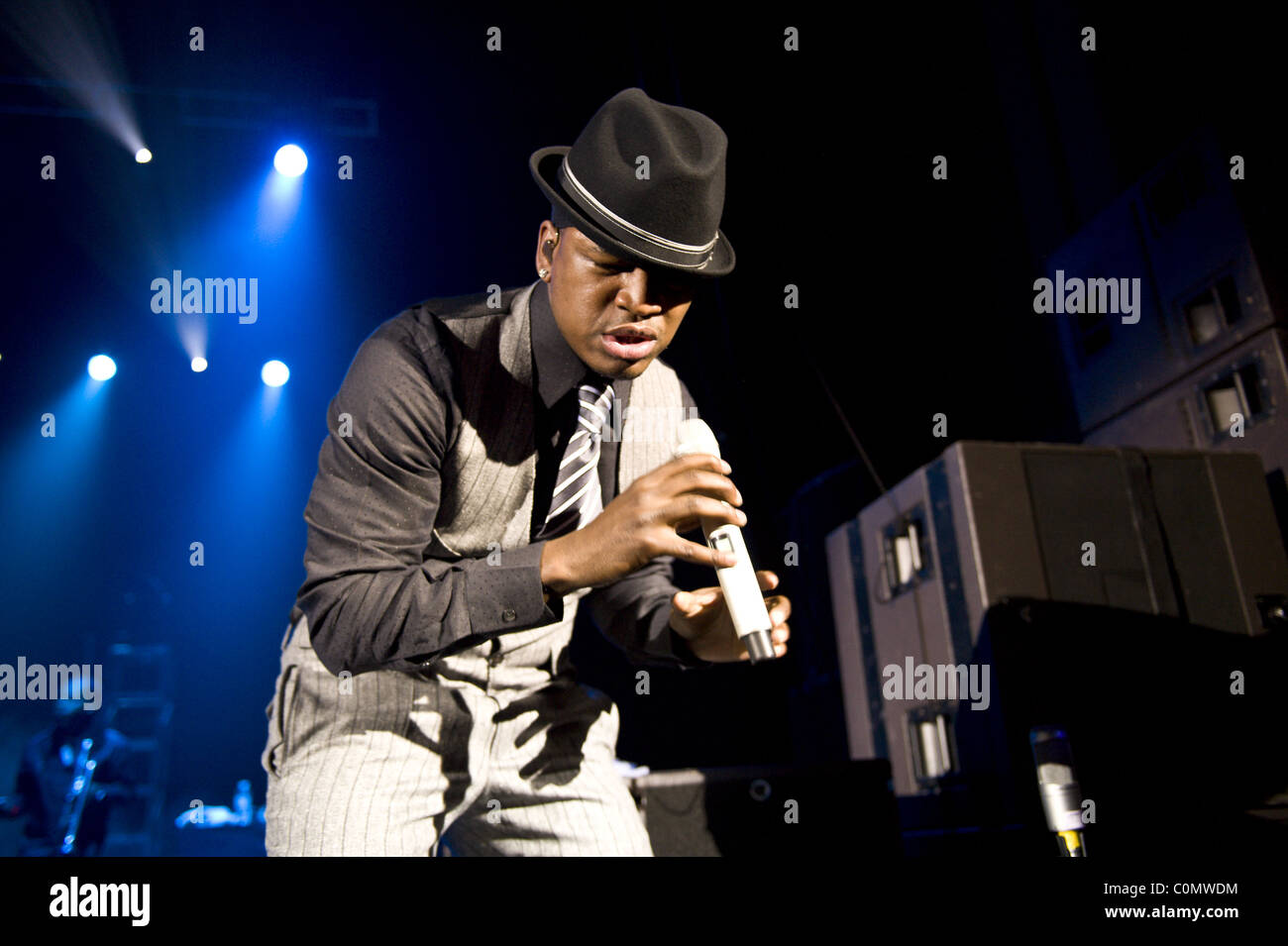 Neyo performing hi-res stock photography and images - Alamy