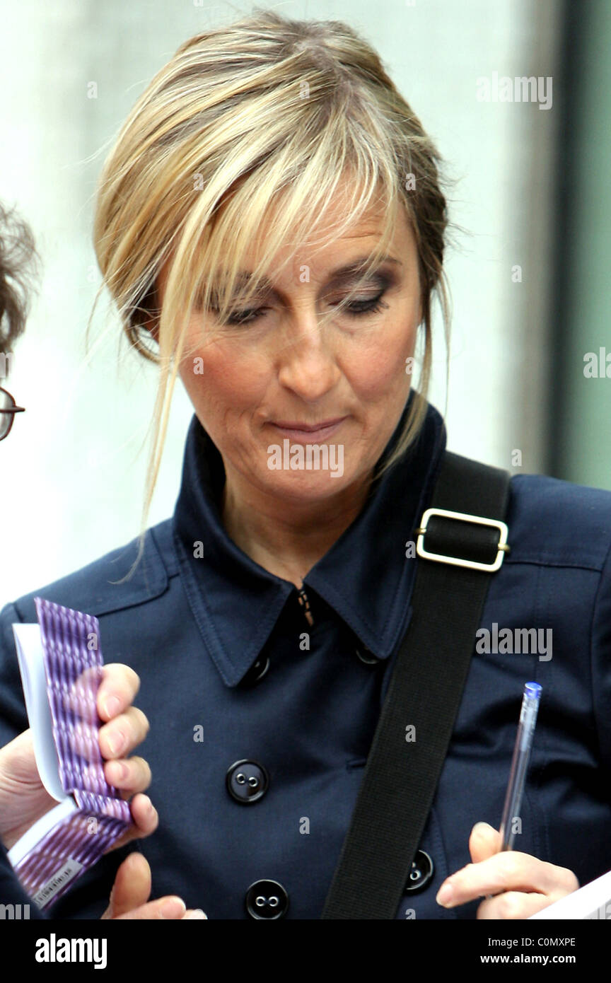 Fiona Phillips arrives at the GMTV studios. The 47 year old announced ...