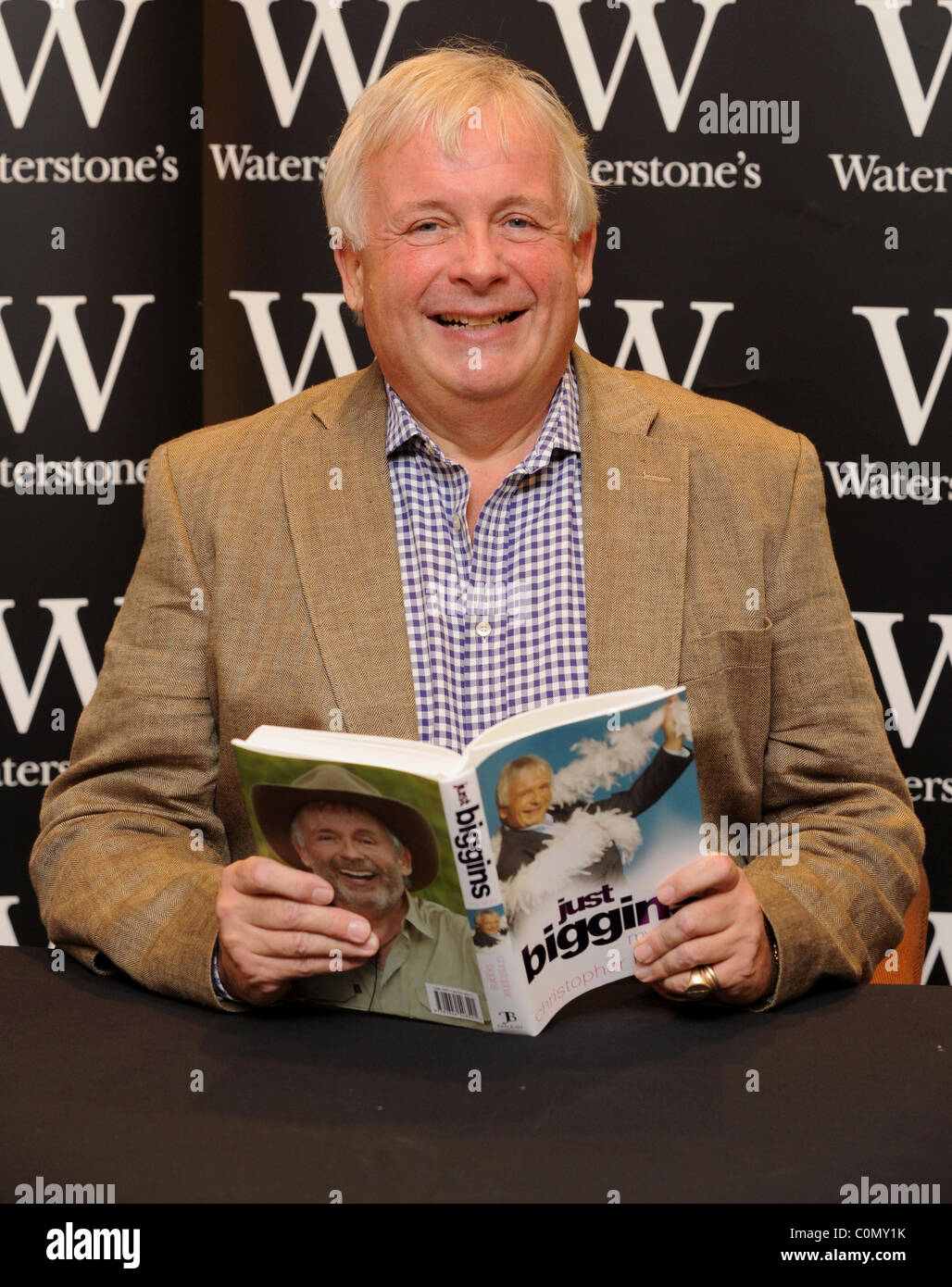 Christopher biggin christopher biggins signing hi-res stock photography ...