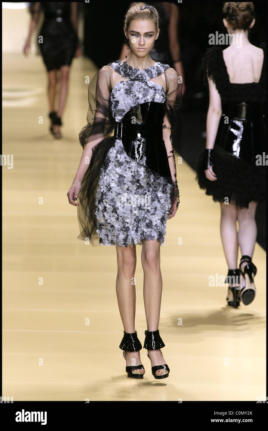 Model Paris Fashion Week - Spring/Summer 2009 - Karl Lagerfeld ...