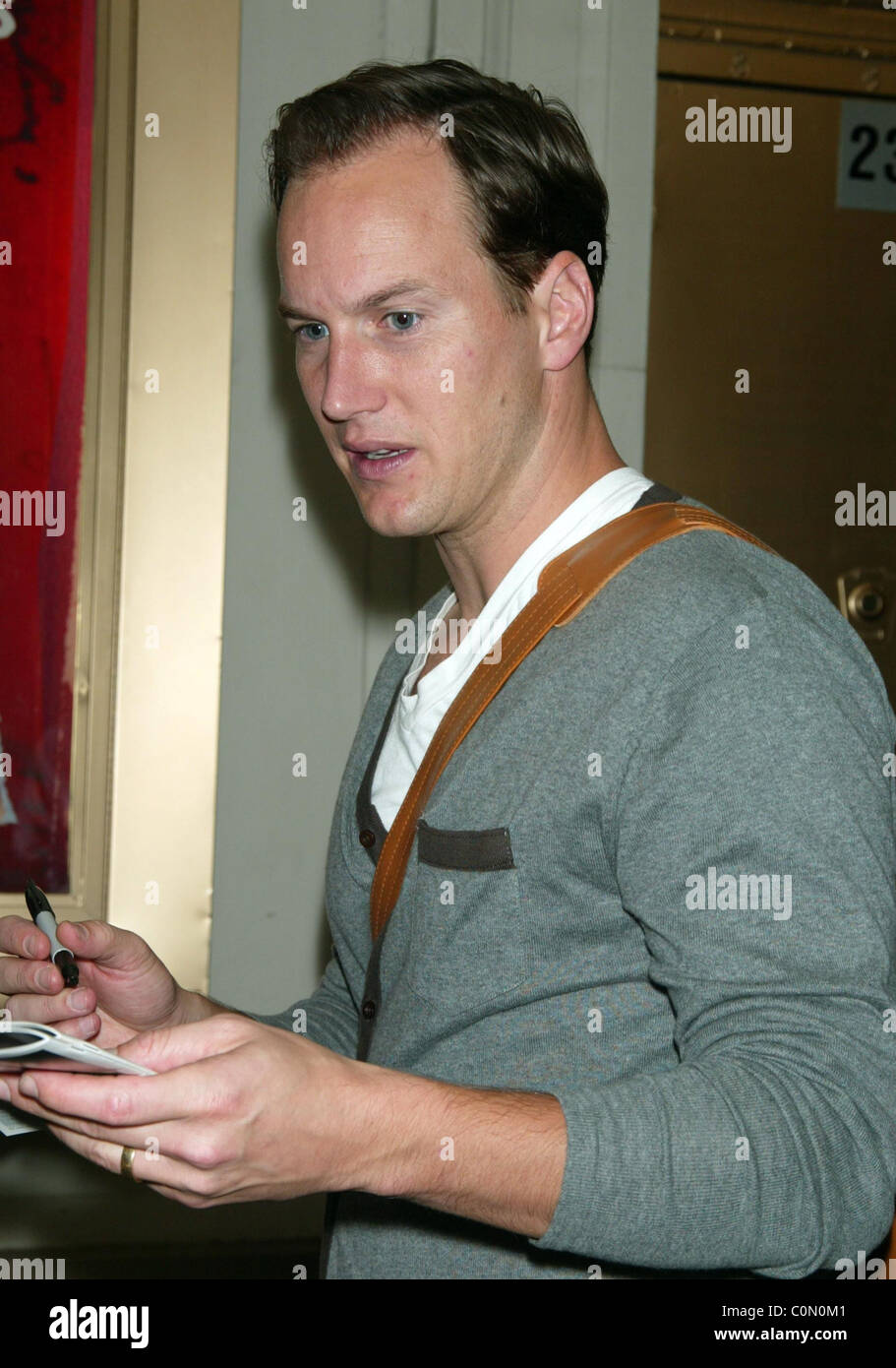 Patrick wilson signs autographs after hi-res stock photography and ...