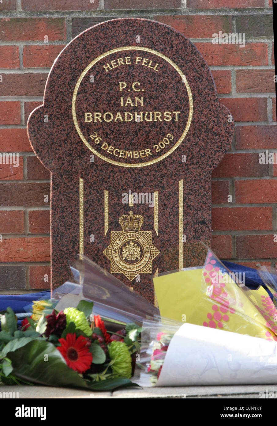 PC Ian Broadhurst's family and a number of former colleagues will pay ...