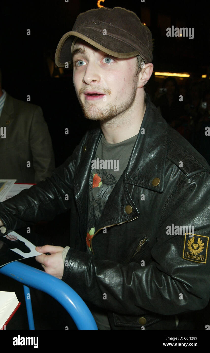 Daniel radcliffe equus hi-res stock photography and images - Alamy