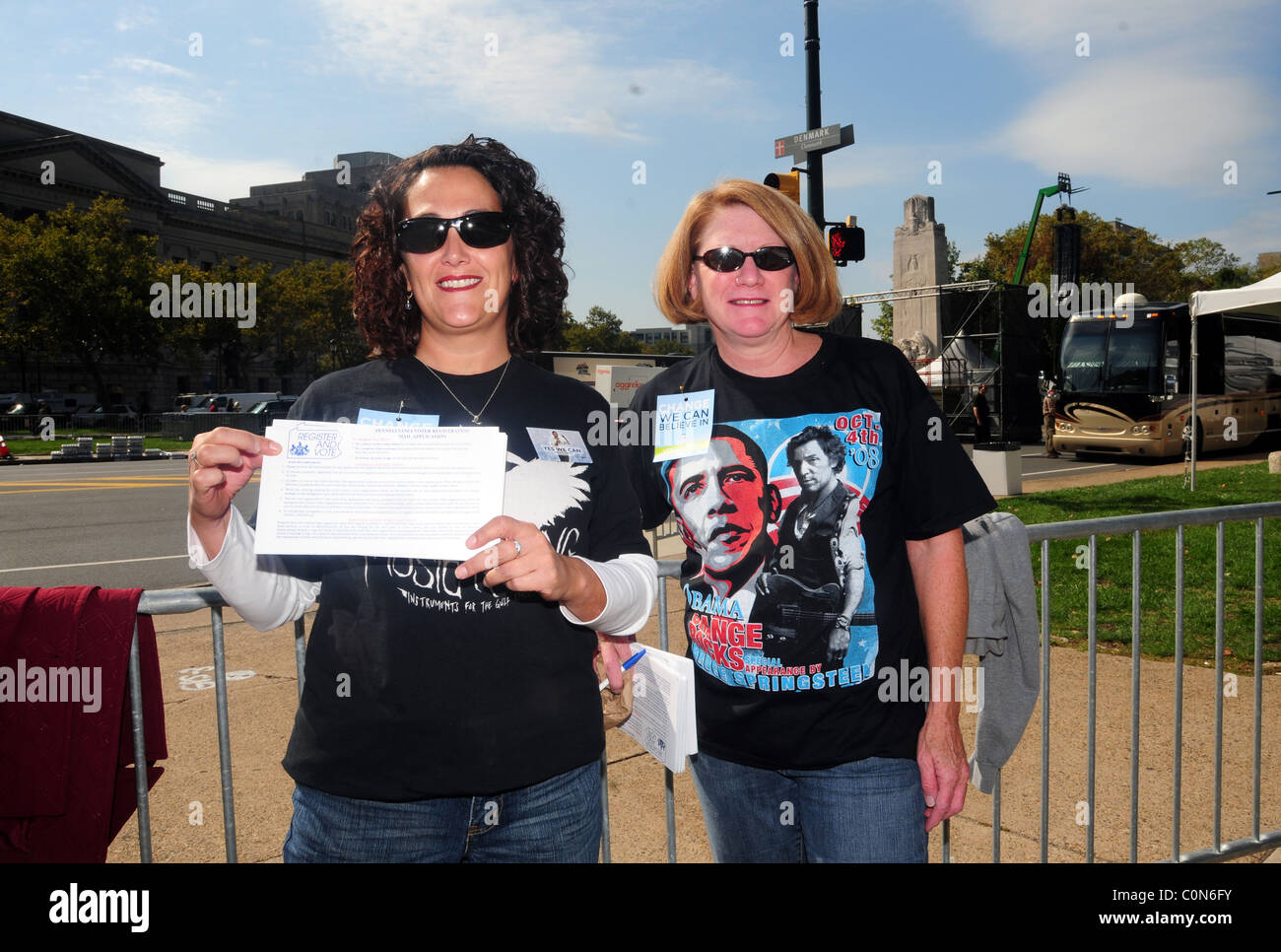 Bruce Springsteen performs at a Barack Obama campaign rally at Benjamin ...