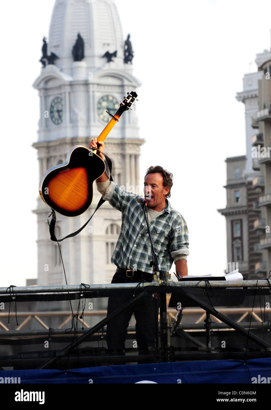 Bruce Springsteen performs at a Barack Obama campaign rally at Benjamin ...