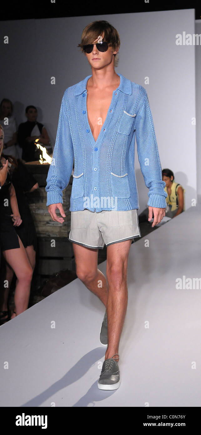 Model 'Ocean Drive Fashion Week' feature designer Perry Ellis Spring ...