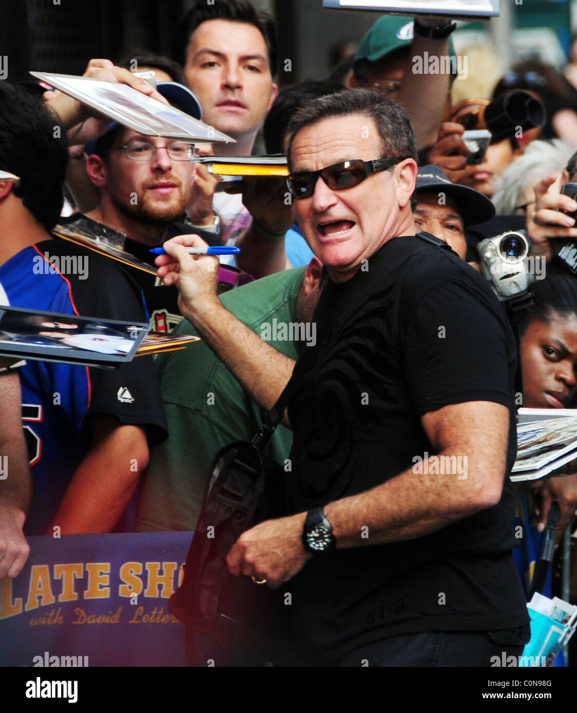 Robin Williams outside the Ed Sullivan Theater for the 'Late Show With ...