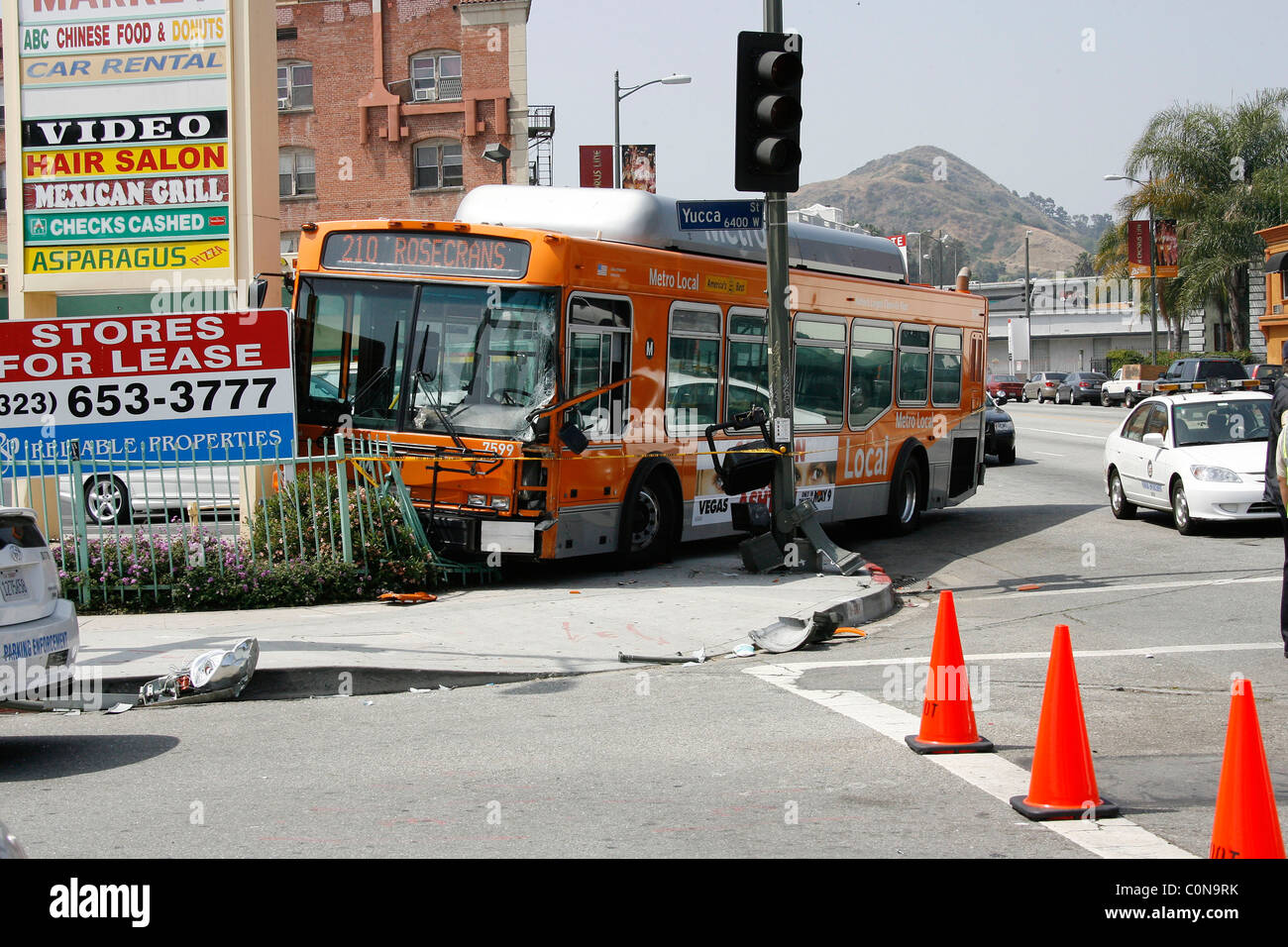 A bus crash in Los Angeles California, USA - 12.05.08 Stock Photo - Alamy