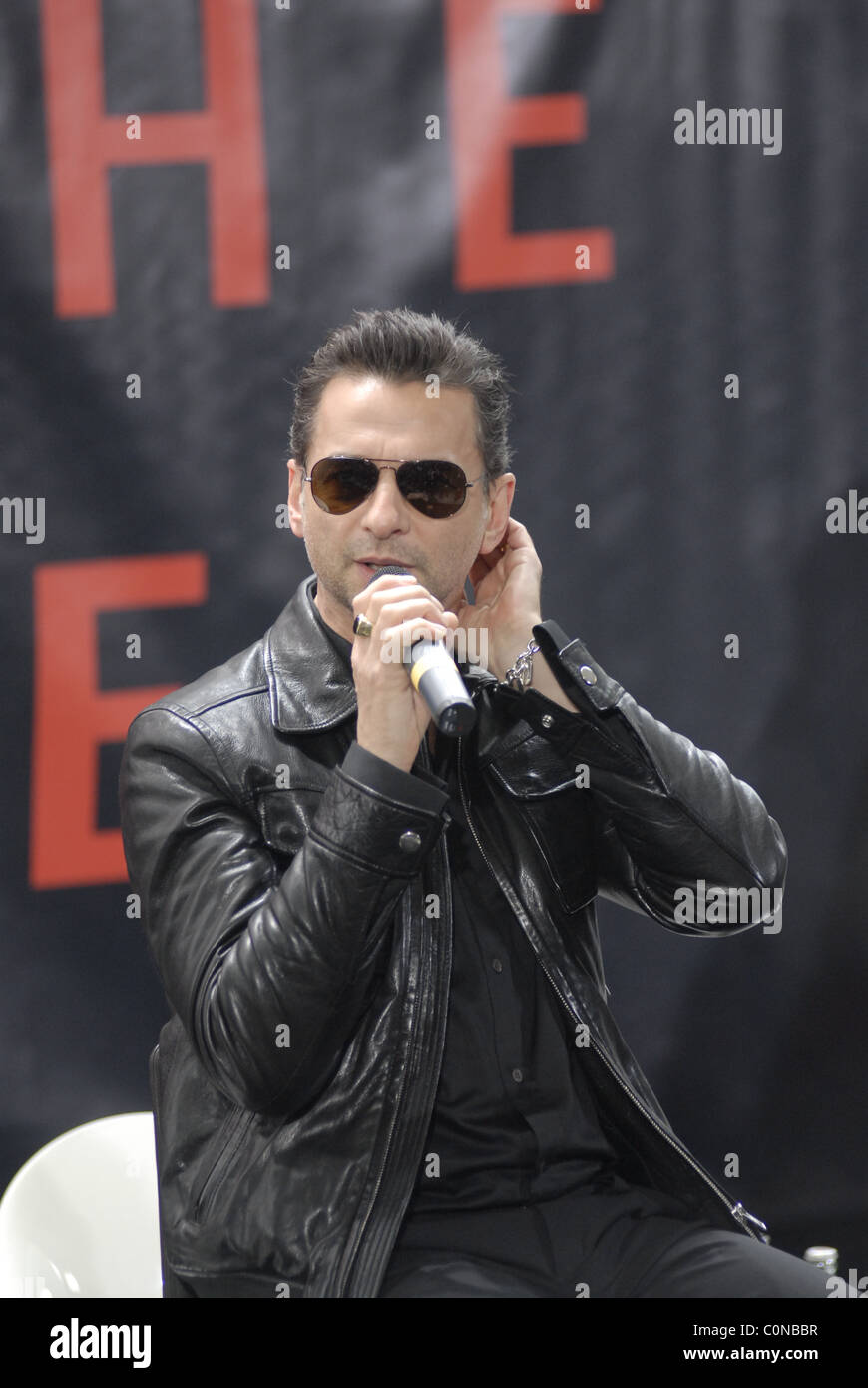 Dave gahan depeche mode 2009 hi-res stock photography and images - Alamy