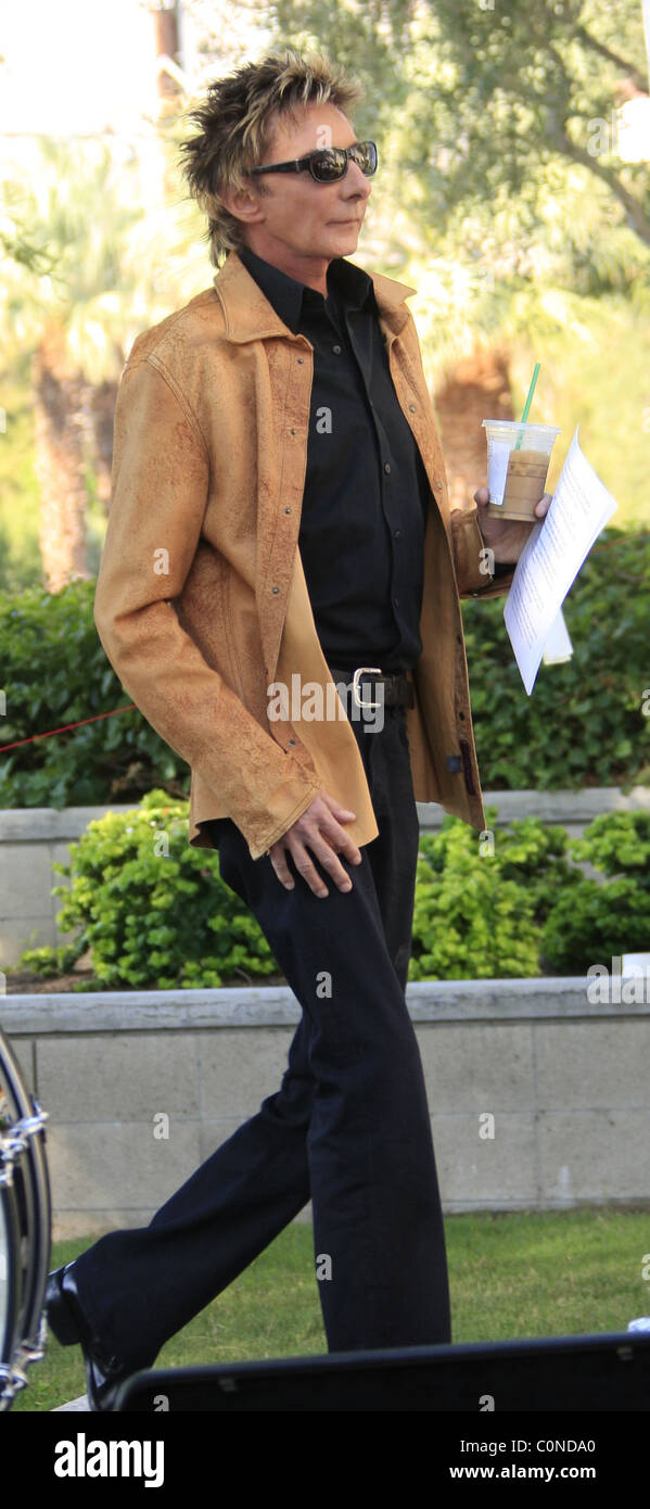 Barry Manilow goes for an iced coffee in Palm Springs California, USA ...