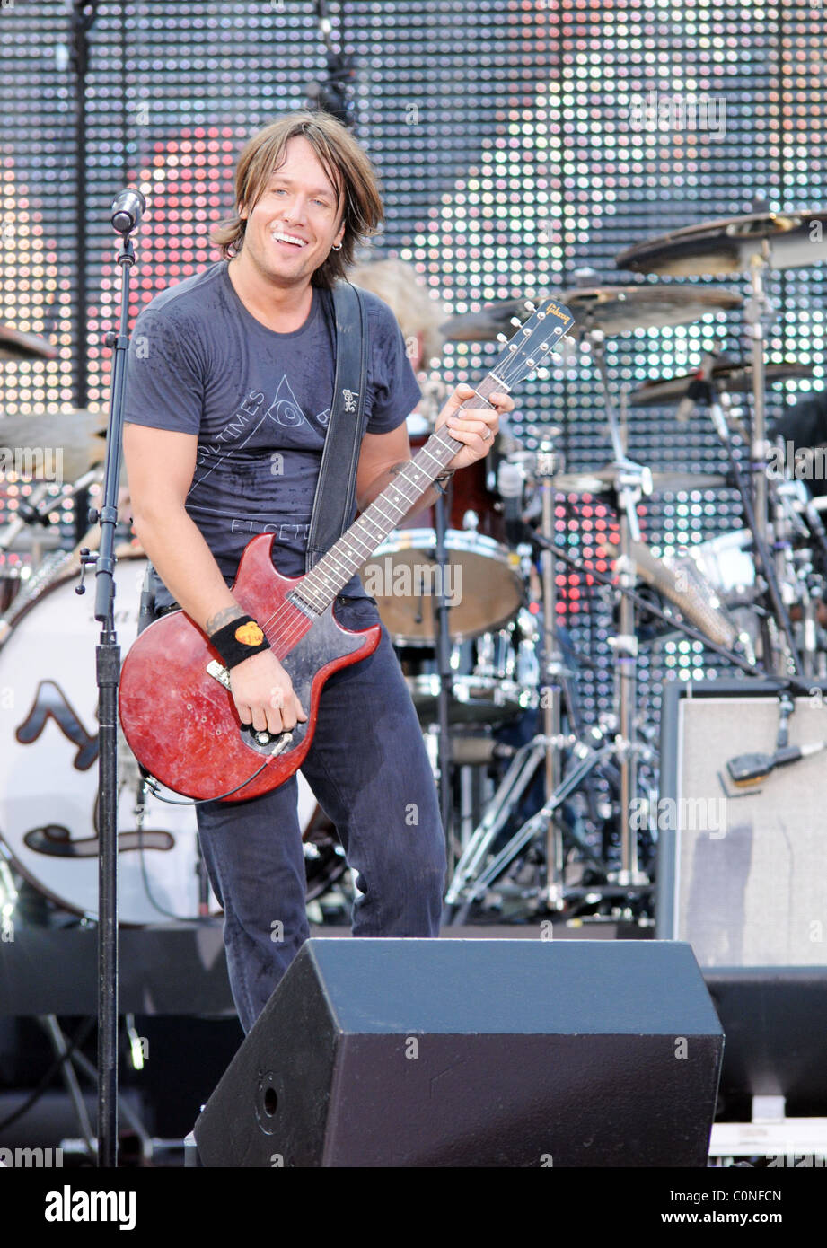 Keith Urban 2008 NFL Kickoff - Show at Columbus Circle New York City ...