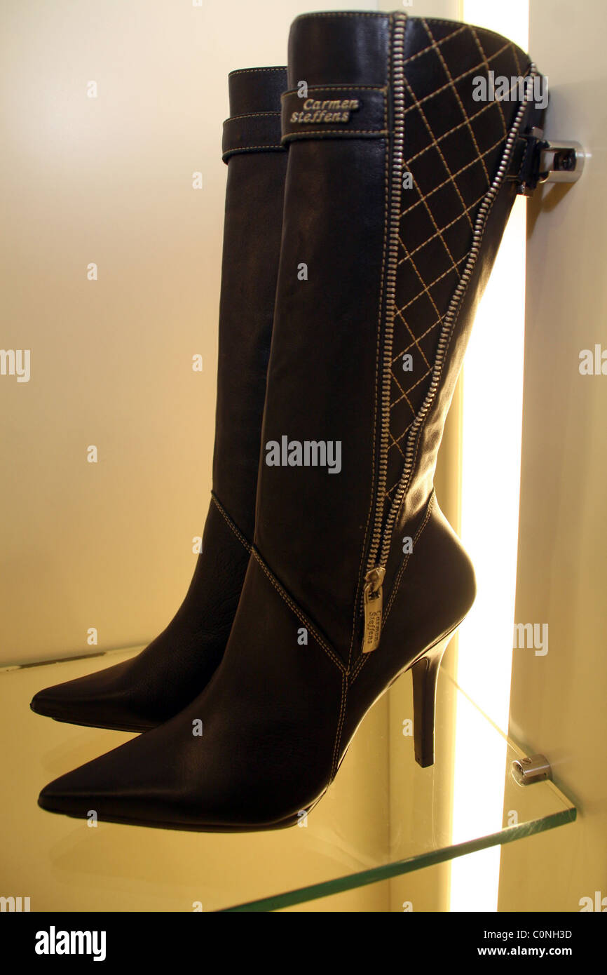 Atmosphere Carmen Steffens' the month long 'These Boots were Made For ...