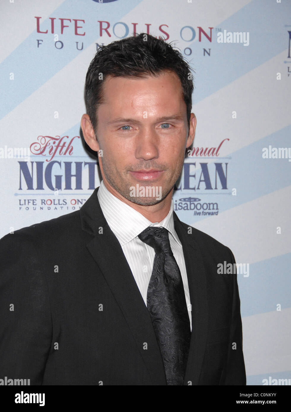 Jeffrey Donovan Attends Life Rolls On Foundation's 'Night By the Ocean ...