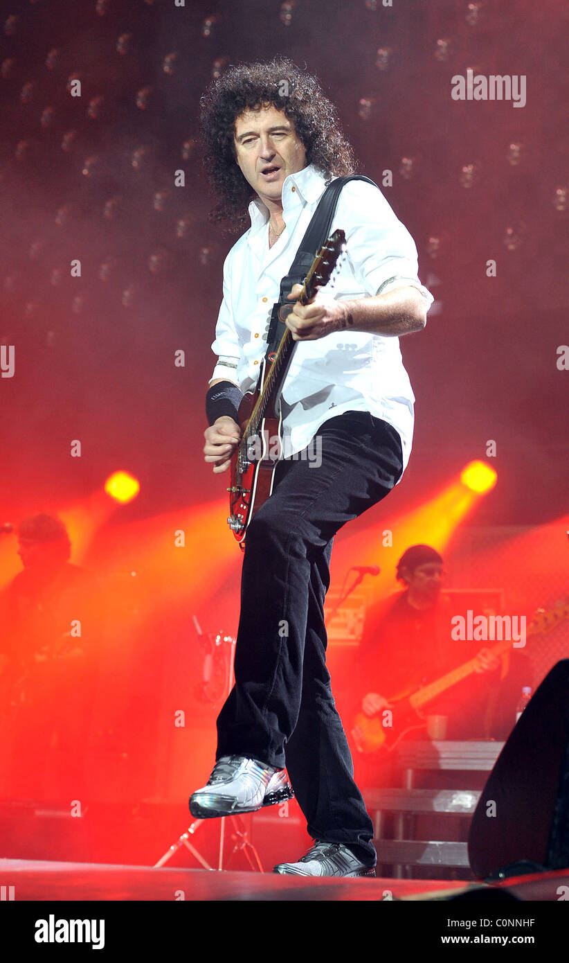 Brian May Queen and Paul Rodgers Live at the O2 Arena London, England ...