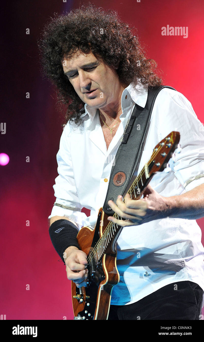 Brian May Queen and Paul Rodgers Live at the O2 Arena London, England ...