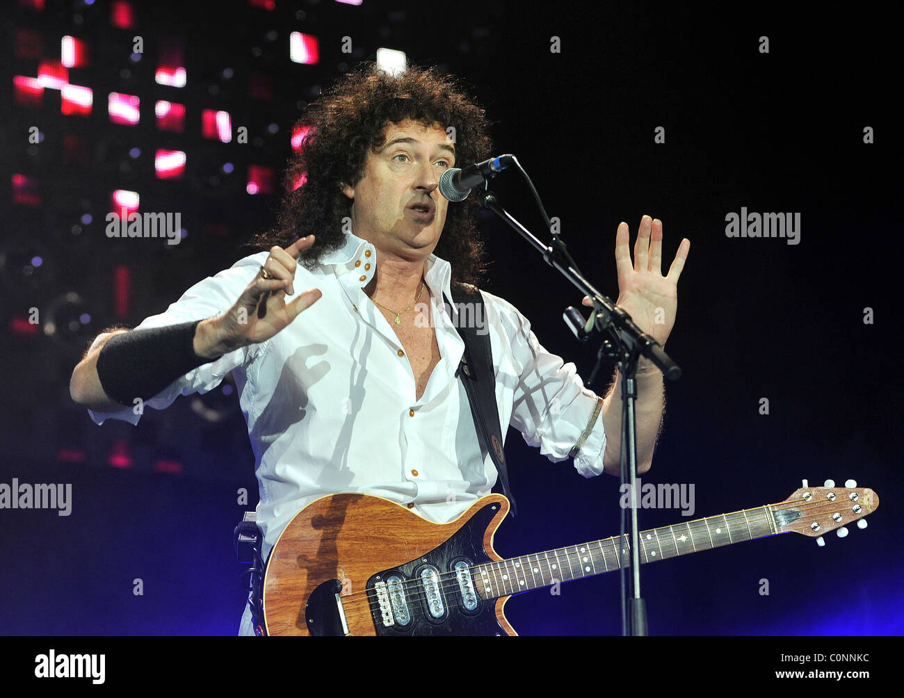 Brian May Queen and Paul Rodgers Live at the O2 Arena London, England ...