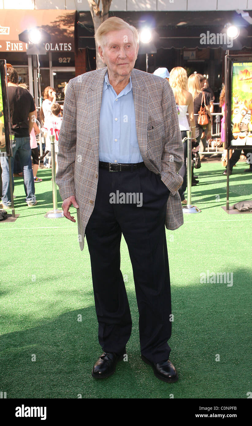 Sumner Redstone At the Madegascar: Escape 2 Africa" Premiere at the ...