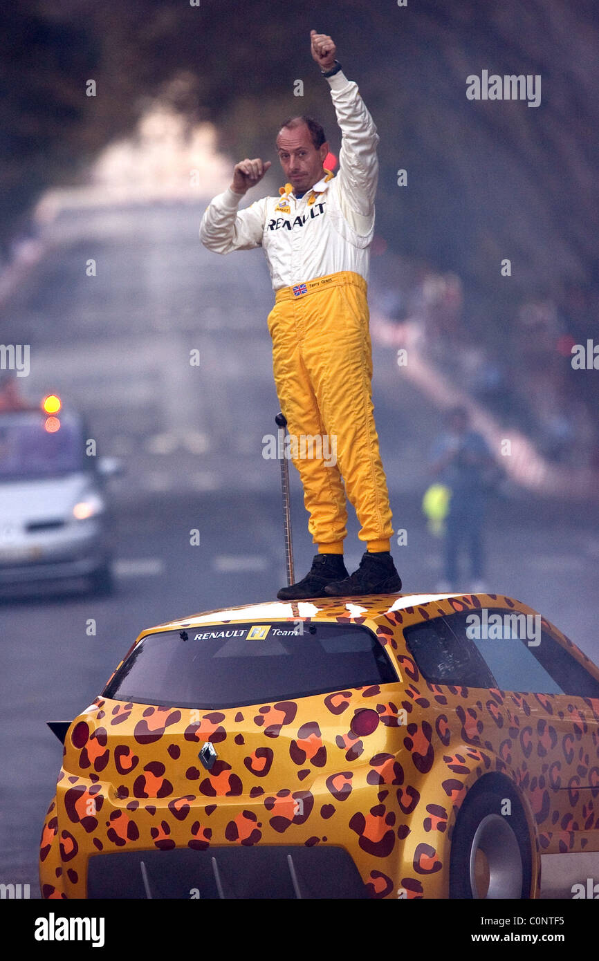 Terry Grant, stunt car driver during the street car circuit in Avenida ...