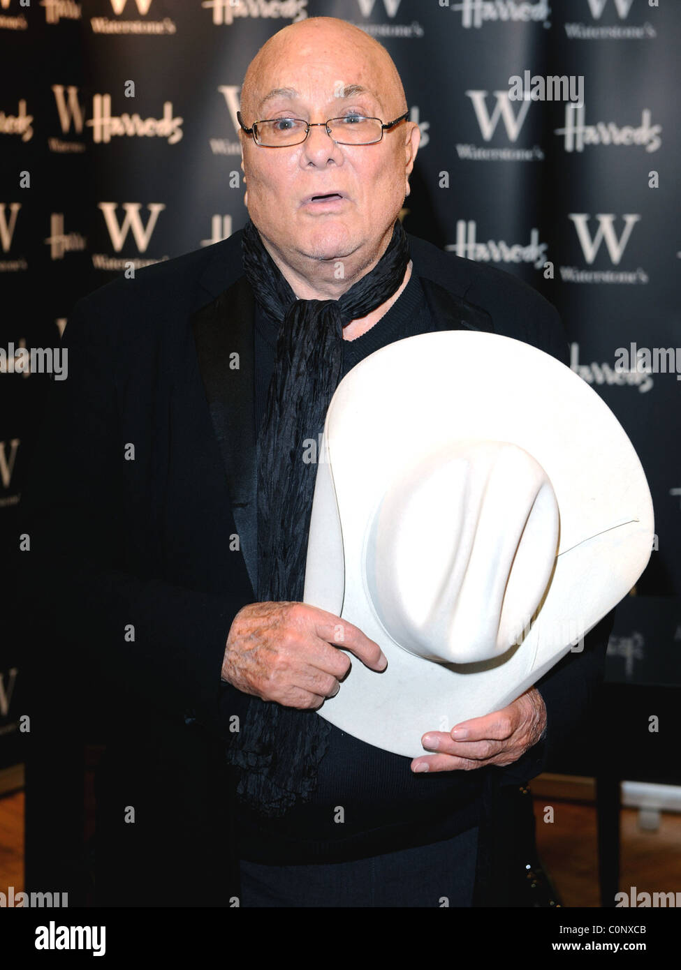 Tony Curtis signs copies of his autobiography 'American Prince' at ...