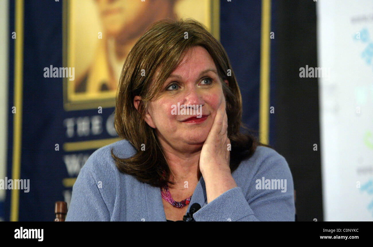 Elizabeth Edwards discusses the current health care system. Offering ...