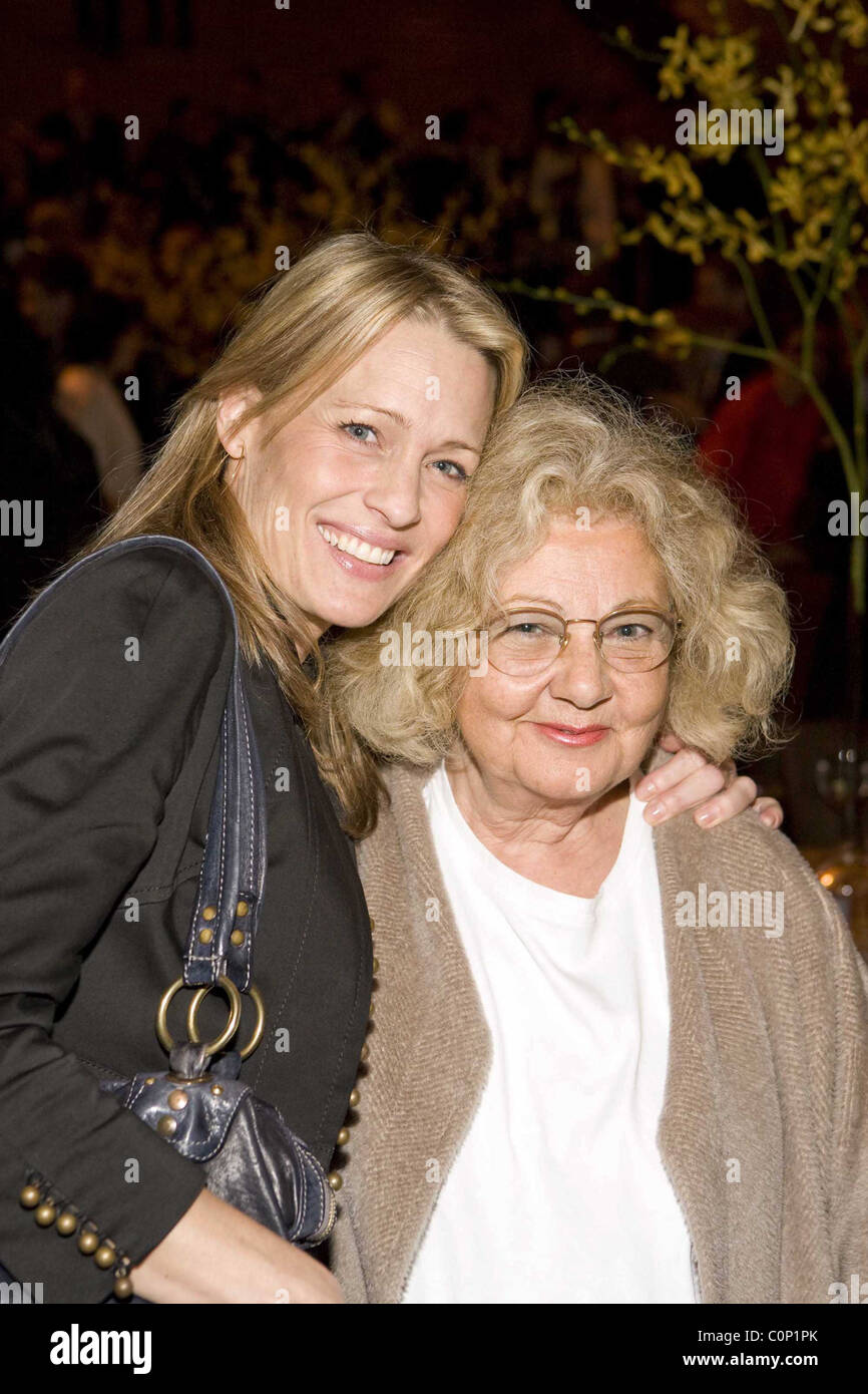 Robin Wright Penn, Jeanette Etheridge, The world premiere of "Milk ...