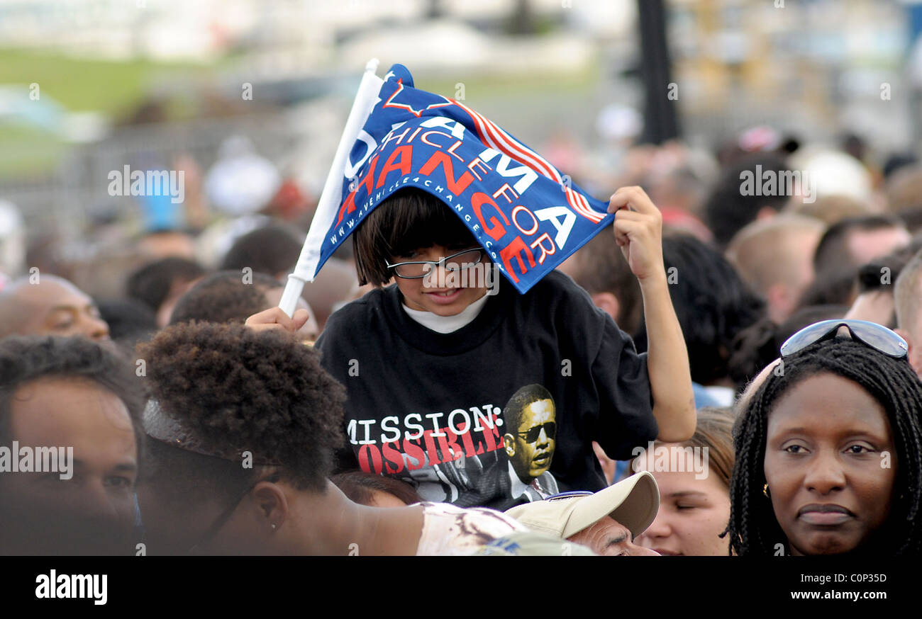 Crowds at a 'Vote for Change' rally at Bicentennial Park Miami, Florida ...
