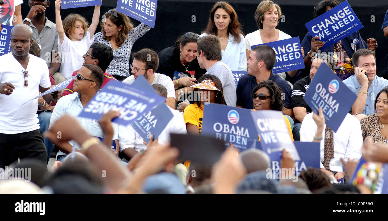 Crowds at a 'Vote for Change' rally at Bicentennial Park Miami, Florida ...
