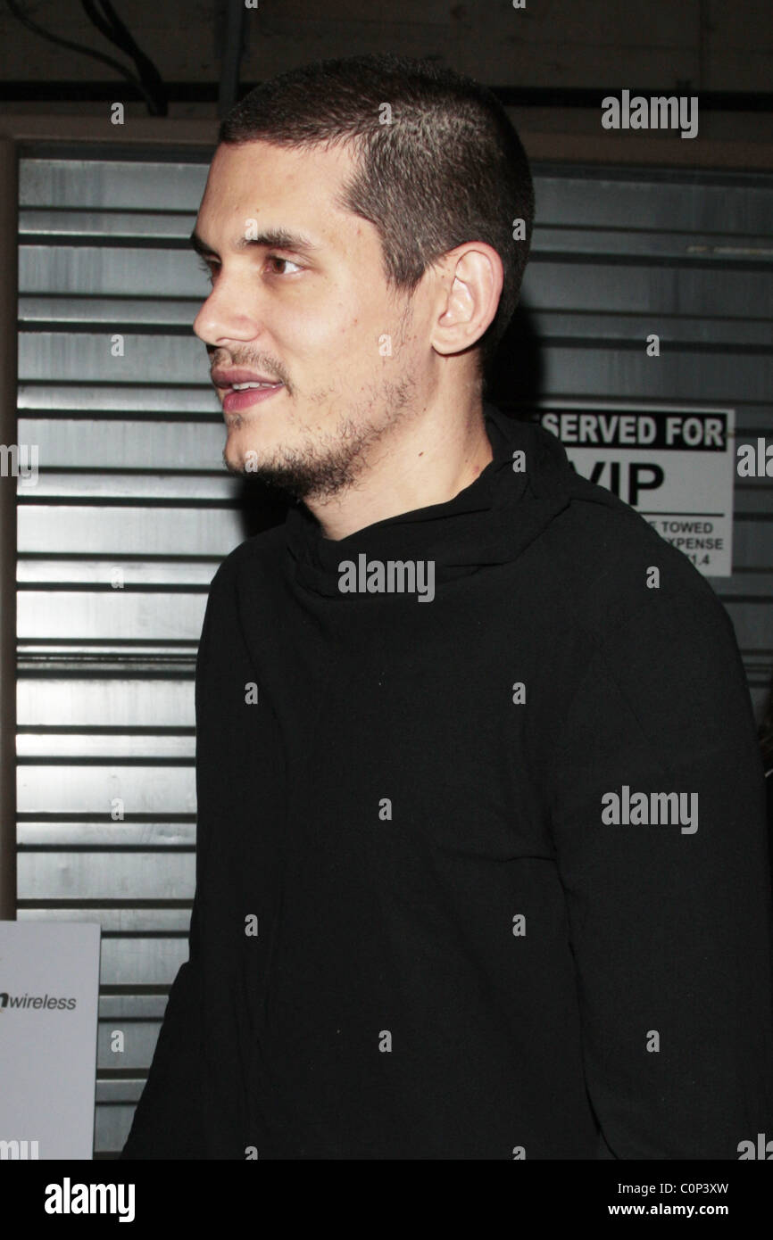 John Mayer spends the evening in Hollywood with friends There have been ...